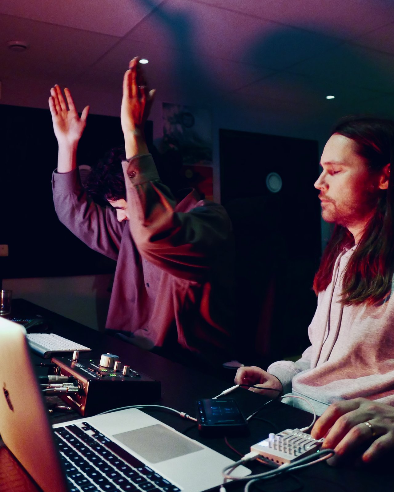 OLING & Harald Björk - JADE release @ Bar Zeppelin - Visit Stockholm