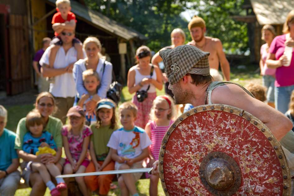 Vikingabyn Storholmen - Visit Stockholm